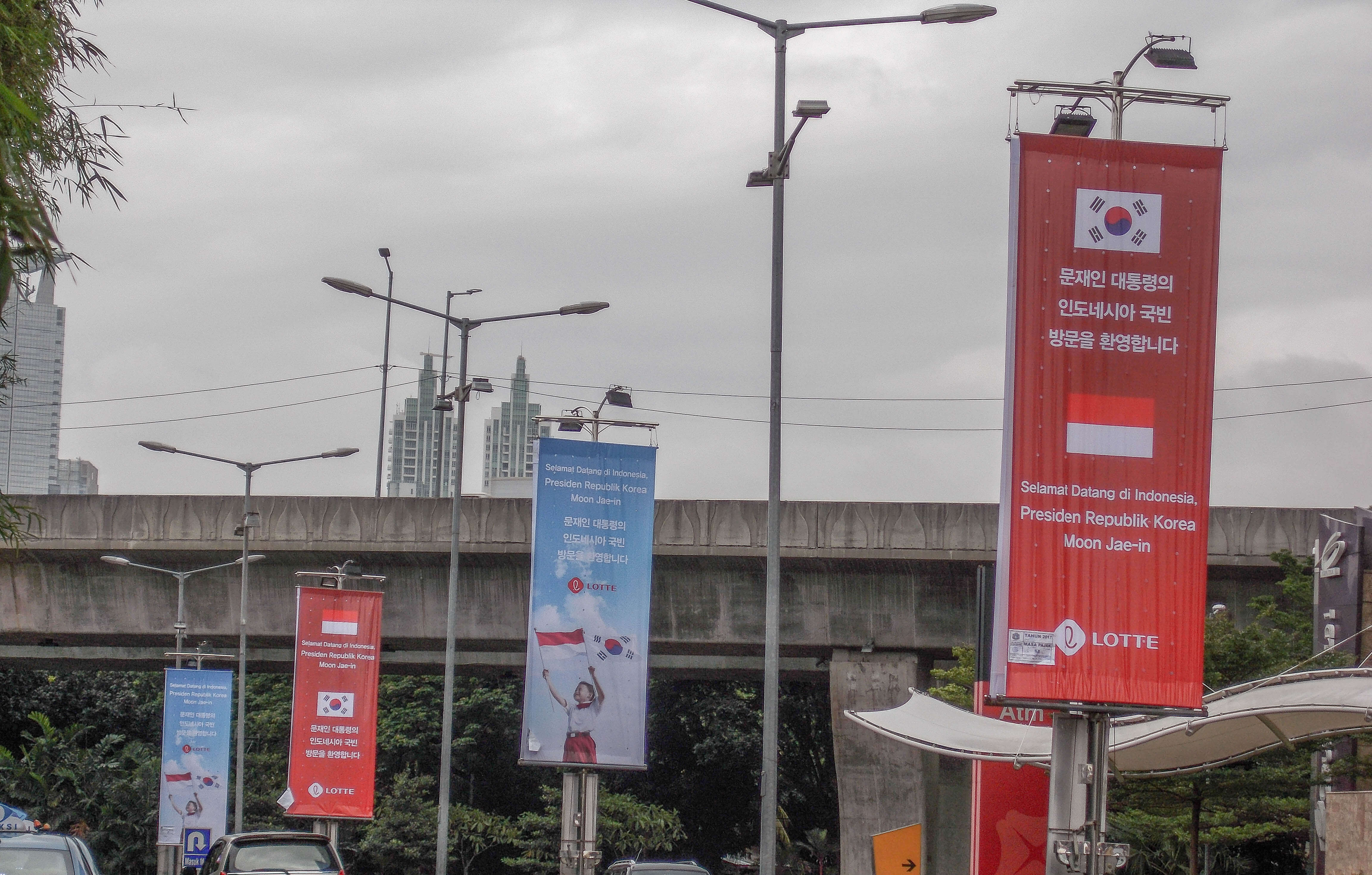 Lotte Outdoor Banner – Saji Media Pratama